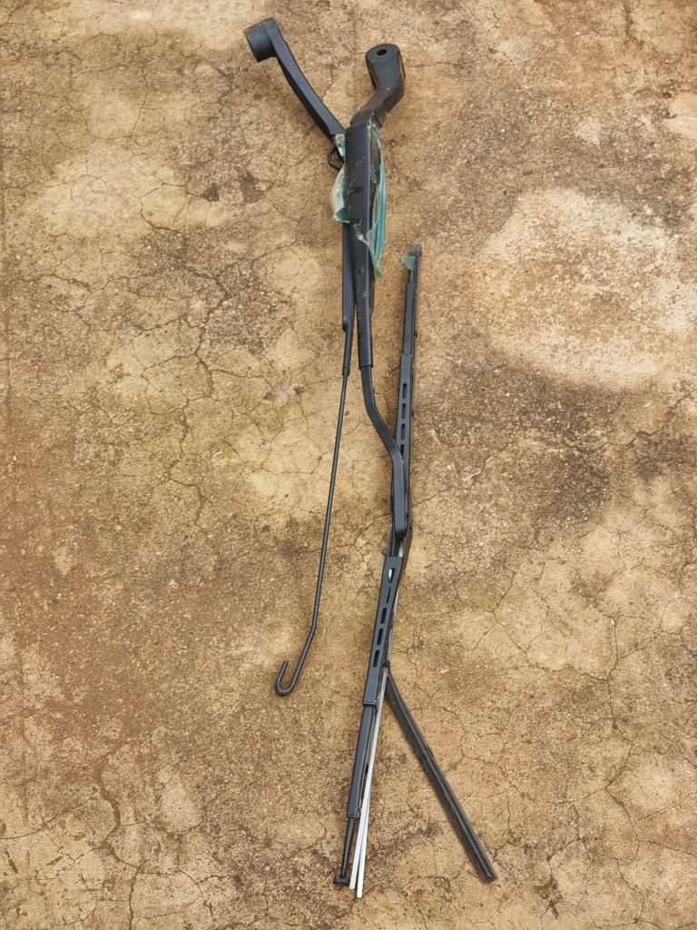 Suzuki Vitara K15B Wiper Arms - Ebies Auto Breakers