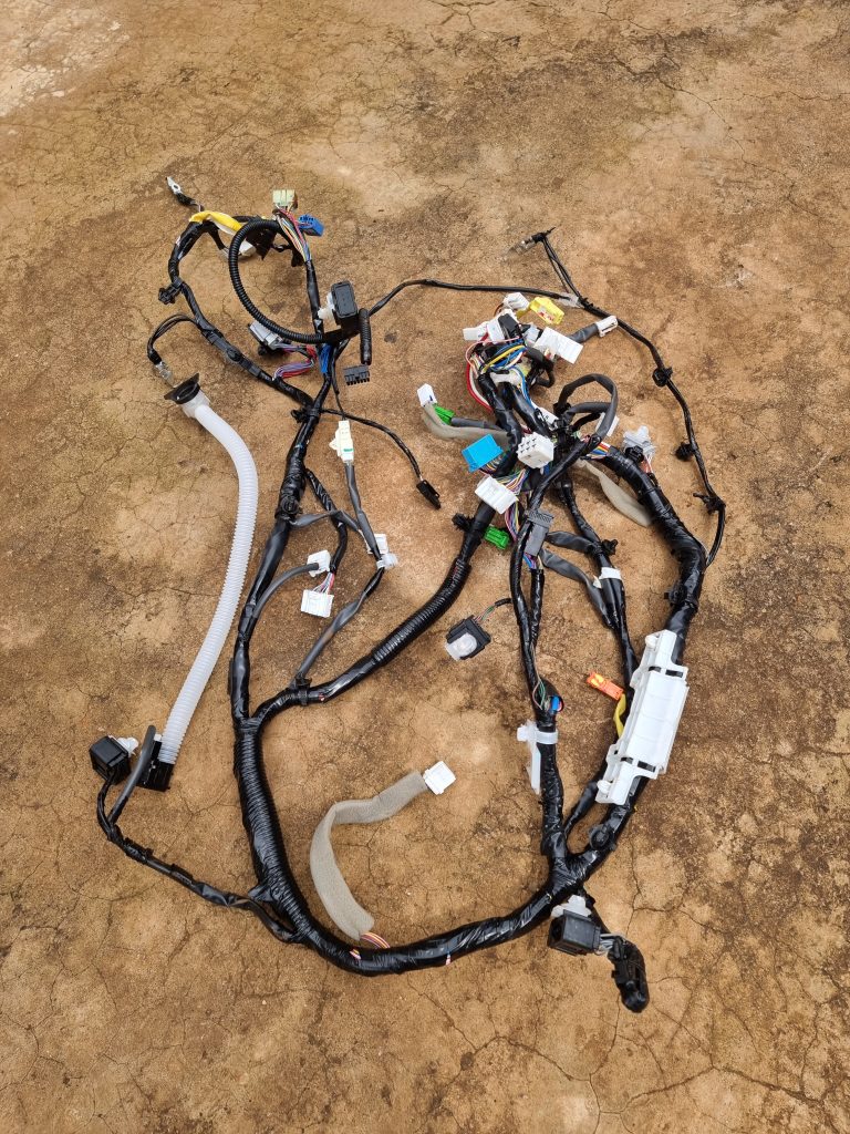 Suzuki Vitara k15B Dashboard Harness - Ebies Auto Breakers